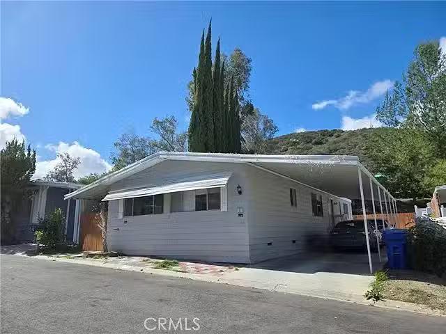 Mulholland Hwy Spc 19, Calabasas, CA 91302