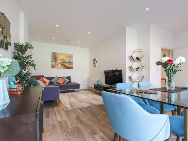 Mulholland House, London SW19 2 bed apartment to rent £3,600 pcm £831 pw