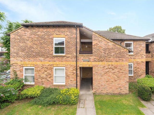 Mullins Path, Mullins Path SW14, 2 bed flat to rent, £2,000 pcm | PrimeLocation