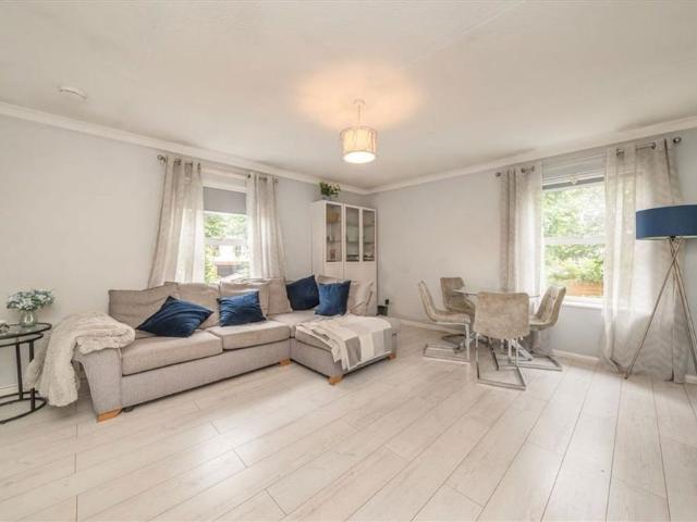 Mullins Path, SW14, London