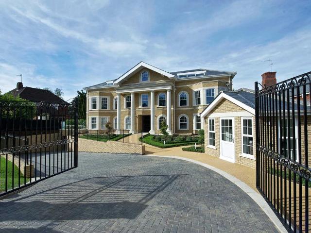 Murano House, 389 Cockfosters Road. 3 bed apartment to rent £5,500 pcm £1,269 pw