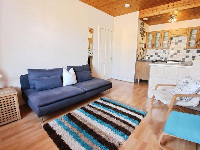 Murdoch Terrace, Edinburgh EH11, 1 bed flat to rent, £950 pcm | PrimeLocation
