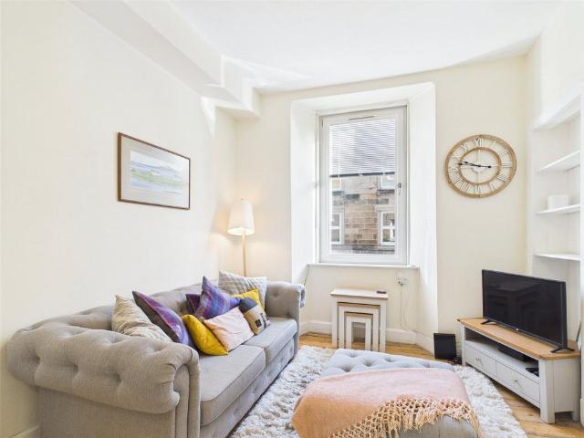 Murdoch Terrace, Edinburgh. 1 bed apartment to rent £1,025 pcm £237 pw