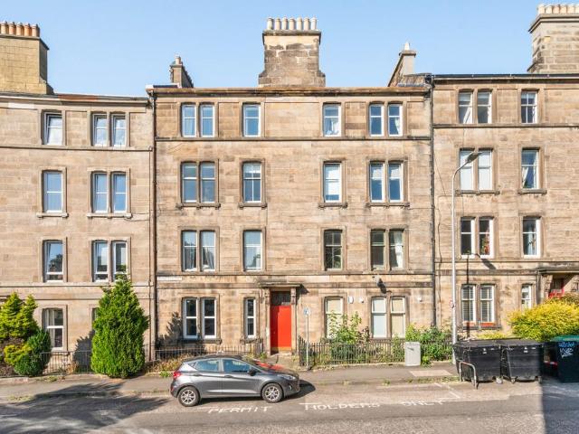 Murieston Crescent, Dalry, Edinburgh. 2 bed flat to rent £1,450 pcm £335 pw