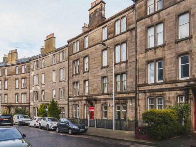 Murieston Crescent, Edinburgh, EH11 3 bed flat to rent £1,950 pcm £450 pw