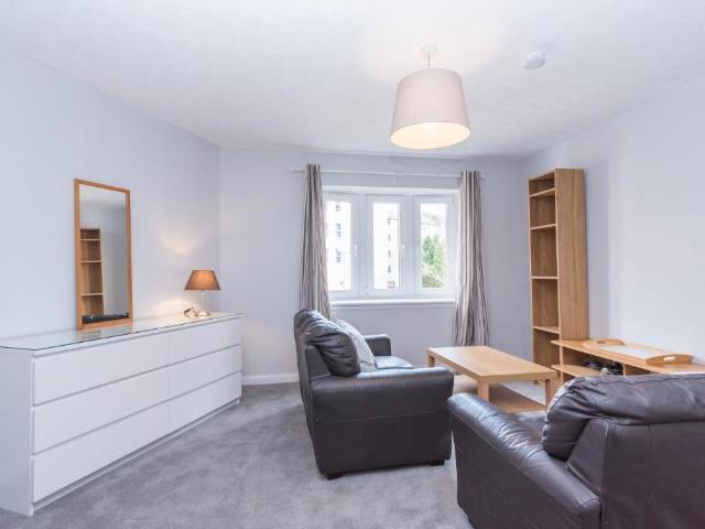 Murieston Lane, Dalry, Edinburgh, EH11 2 bed flat to rent £1,295 pcm £299 pw