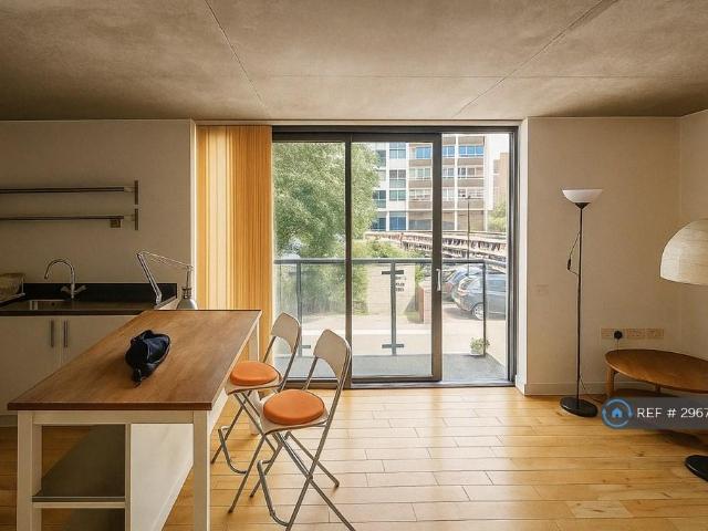 Murray Grove, London, N1 1 bed flat to rent £2,300 pcm £531 pw