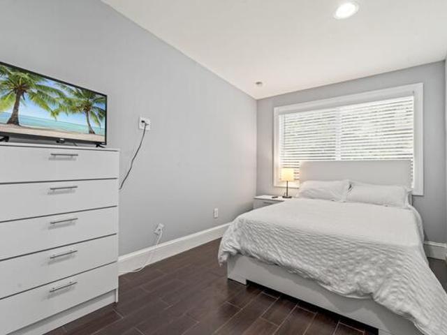 Murray Hill | Near Hospitals, NAS Jax & Major Employers | Private Furnished Room | All Bills Paid | Gigabit WiFi + TV | Top Rated Host | Move In Ready