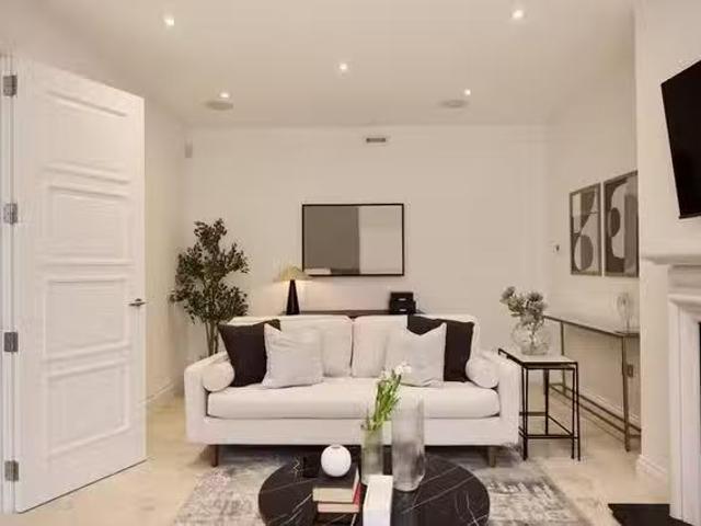 Murray Mews