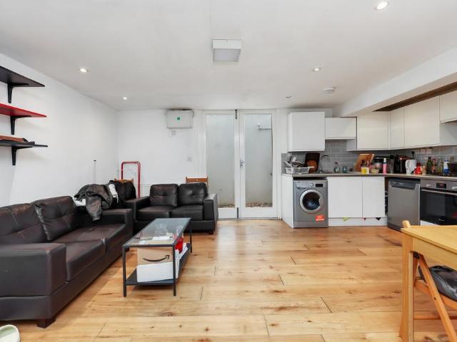 Murray Street, Camden, London 2 bed flat to rent £2,362 pcm £545 pw