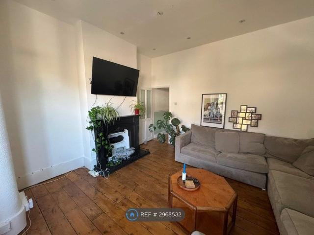Murray Road, London W5, 2 bed maisonette to rent, £3,000 pcm | PrimeLocation