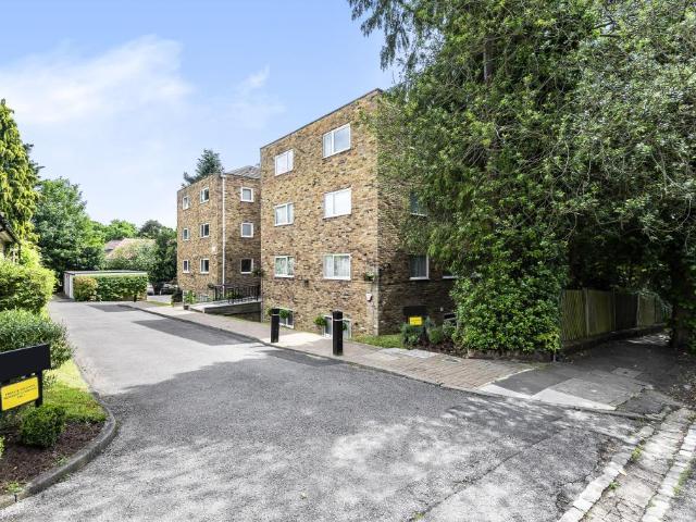 Murray Road, Northwood, HA6 2 bed apartment to rent £2,200 pcm £508 pw