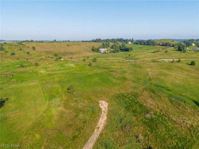 Murray Rd, Dover, OH 44622