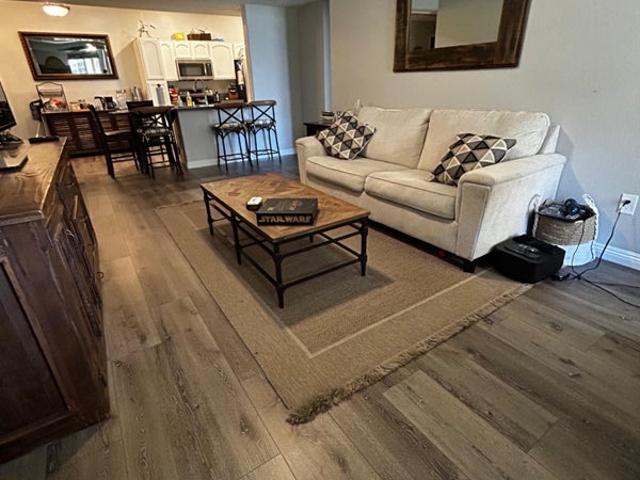 Murrieta Home, a 2 minute walk to transit stop Jun