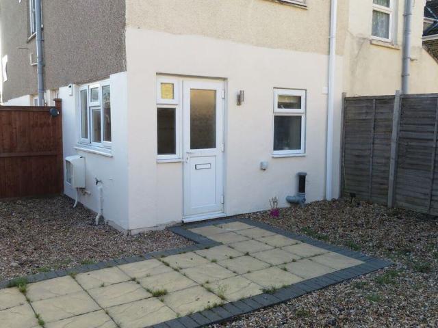 Murston Road, Sittingbourne ME10, 1 bed flat to rent, £850 pcm | PrimeLocation