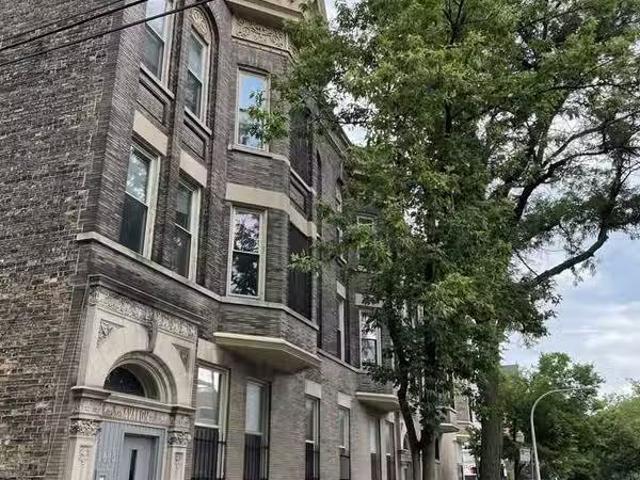 Must See 2 BR In Wicker Park with Nice Outdoor Space, Central.