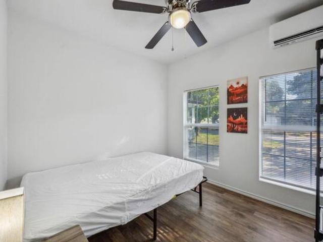 Must see Cozy home with Nice Amenities ! Super convenient Location in Haltom City