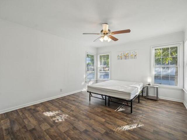 Must see Cozy home with Nice Amenities ! Super convenient Location in Haltom City