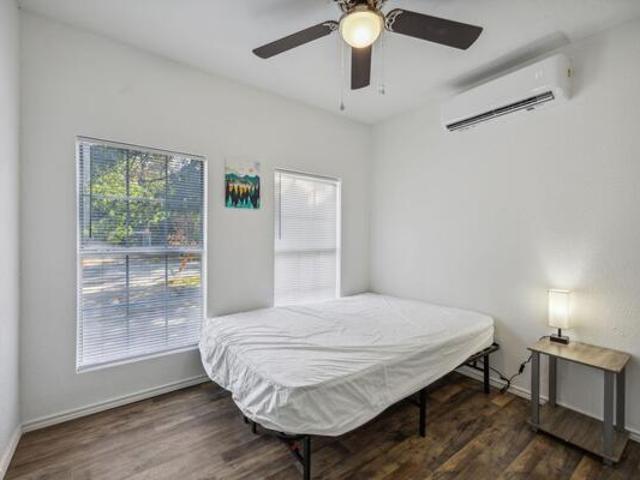 Must see Cozy home with Nice Amenities ! Super convenient Location in Haltom City