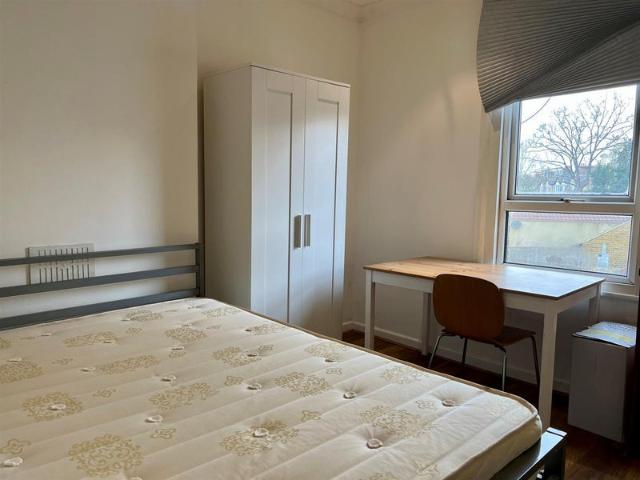 Must See! Studio Available in E11