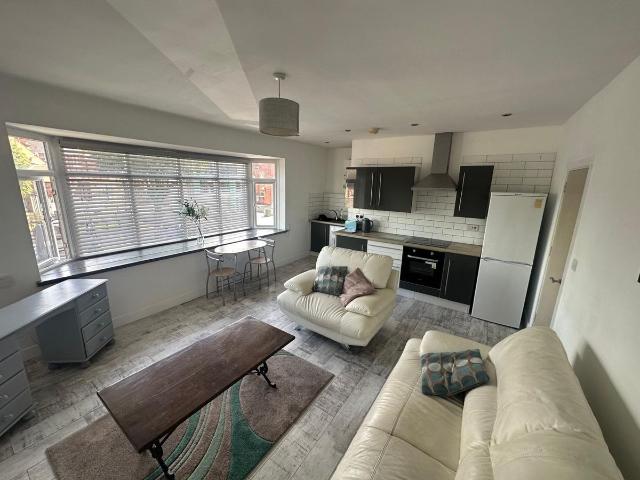 Musters Road, Nottingham NG2, 2 bed flat to rent, £1,550 pcm | PrimeLocation