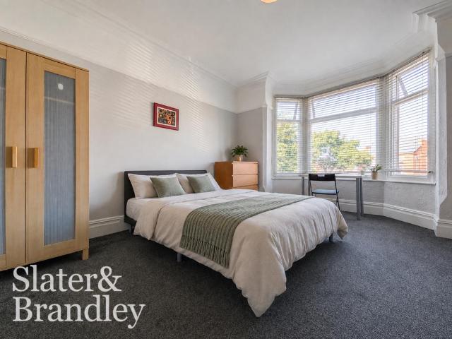 Musters Road, West Bridgford. 3 bed flat to rent £1,275 pcm £294 pw