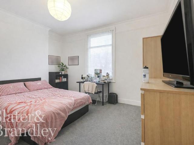 Musters Road, West Bridgford. 3 bed terraced house to rent £1,262 pcm £291 pw