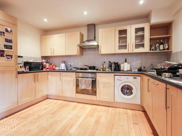 Musters Road, West Bridgford. 2 bed apartment to rent £1,150 pcm £265 pw