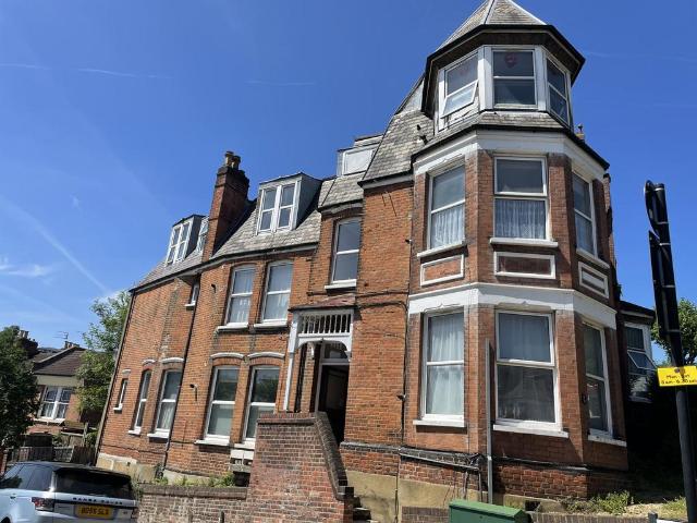 Muswell Hill 1 bed flat to rent £1,700 pcm £392 pw