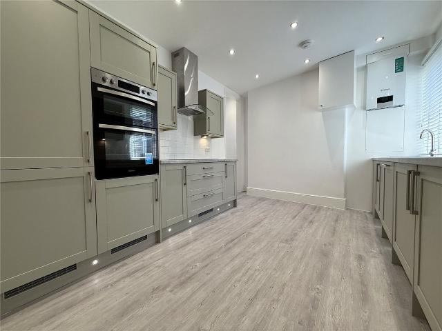 Muswell Hill Broadway, London N10, 4 bed flat to rent, £3,250 pcm | PrimeLocation