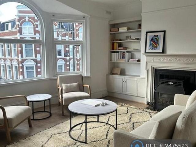 Muswell Hill Broadway, London, N10 2 bed flat to rent £2,200 pcm £508 pw