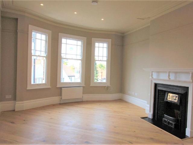 Muswell Hill Broadway, London N10, 3 bed flat to rent, £3,000 pcm | PrimeLocation