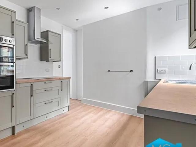 Muswell Hill Hardware, 168 Muswell Hill Broadway, London, N10 3SA, United Kingdom | 4 bed house for rent #167642878 | Rentberry