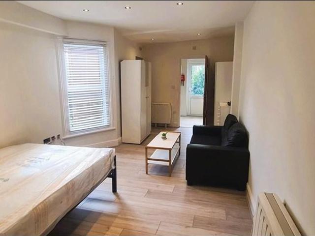 Muswell Hill, London, N10 Studio to rent £1,000 pcm £231 pw