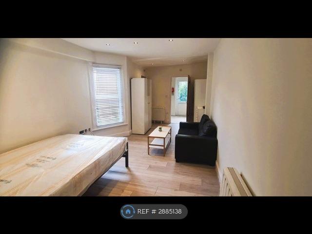 Muswell Hill, London N10, Studio to rent, £1,100 pcm | PrimeLocation