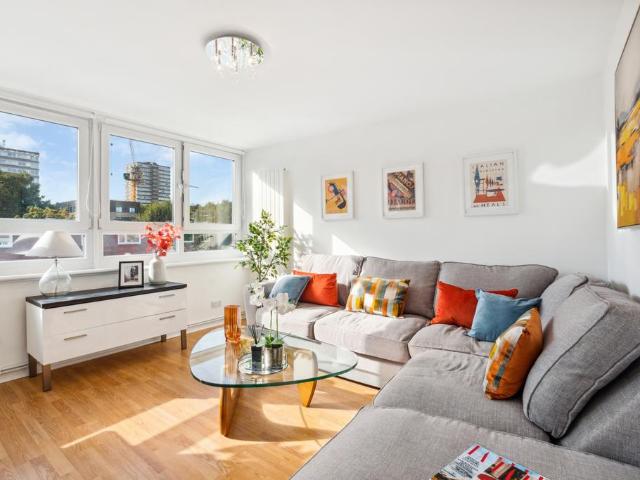 Musgrave Court, 110 Battersea Bridge. 1 bed flat to rent £2,750 pcm £635 pw