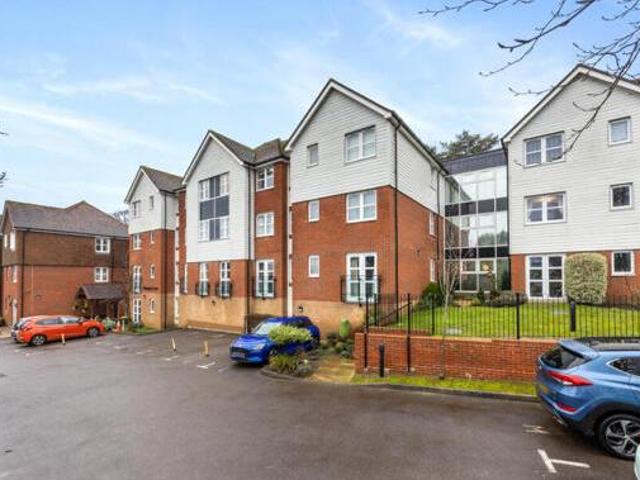 Mutton Hall Hill, Heathfield, 2 Bedroom Flat