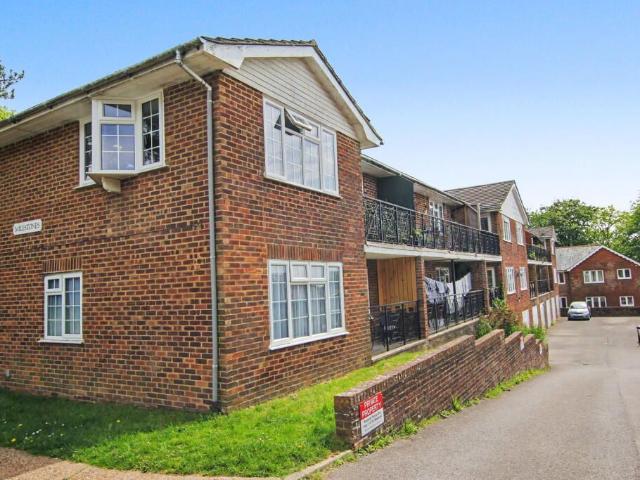 Mutton Hall Hill, Heathfield TN21, 2 bed flat to rent, £1,150 pcm | PrimeLocation