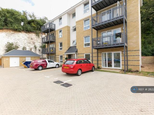 Mutiny Close, Hertford, SG13 2 bed flat to rent £2,850 pcm £658 pw