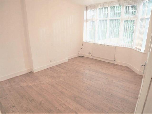 Myddelton Avenue, Enfield EN1 4AE 2 bed maisonette to rent £1,600 pcm £369 pw