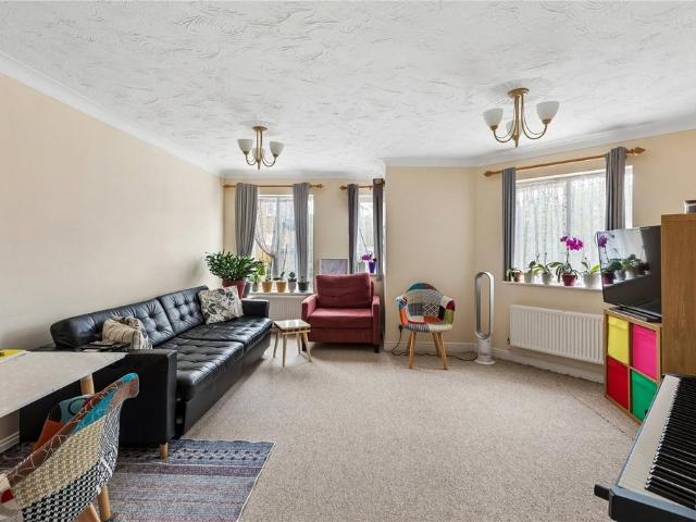Myddleton Avenue, London, N4 2 bed apartment to rent £2,600 pcm £600 pw