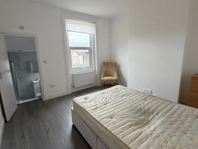 Myddleton, N22 Studio to rent £1,000 pcm £231 pw