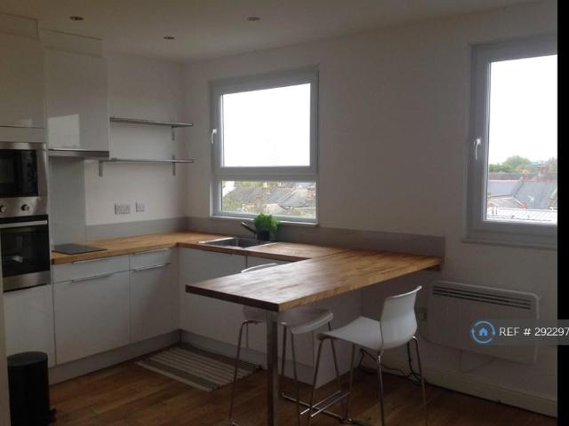 Myddleton Road, London, N22 Studio to rent £1,275 pcm £294 pw