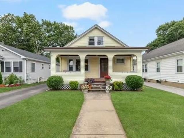 Myrtle Ave, Cranston, Home For Sale