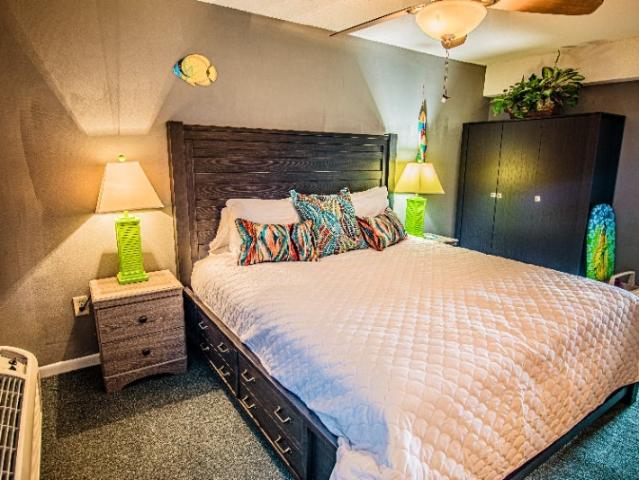 Myrtle Beach ocean direct condo king bed balcony e