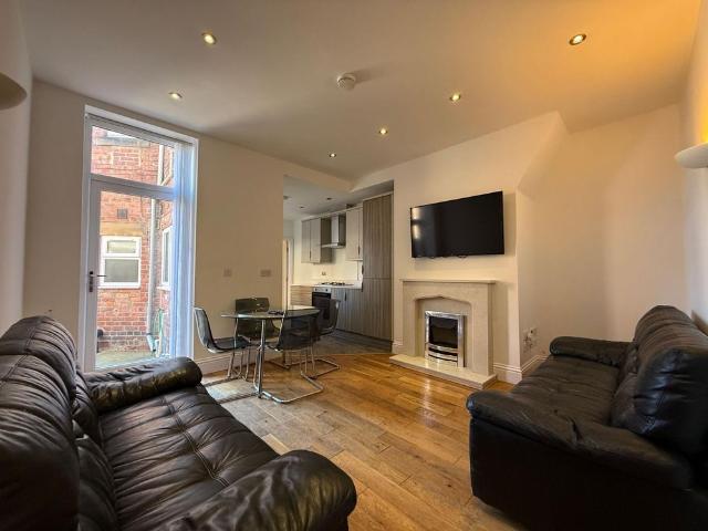 Myrtle Grove, Jesmond, NE2