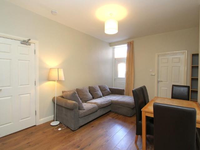 Myrtle Grove, Jesmond, Newcastle, NE2 3 bed flat to rent £1,770 pcm £408 pw