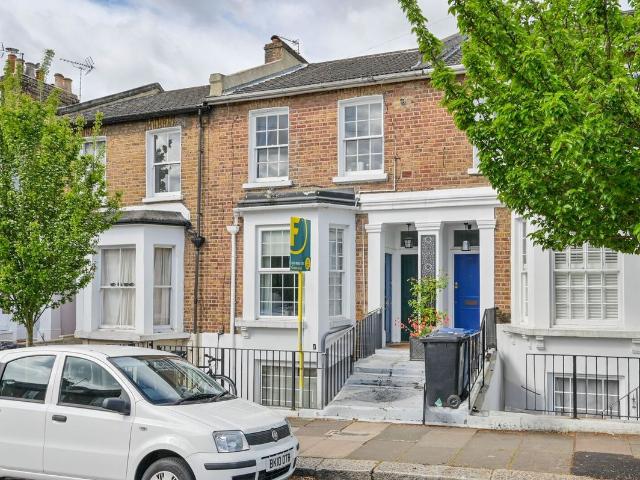 Myrtle Road, Acton, London W3, 2 bed flat to rent, £1,900 pcm | PrimeLocation