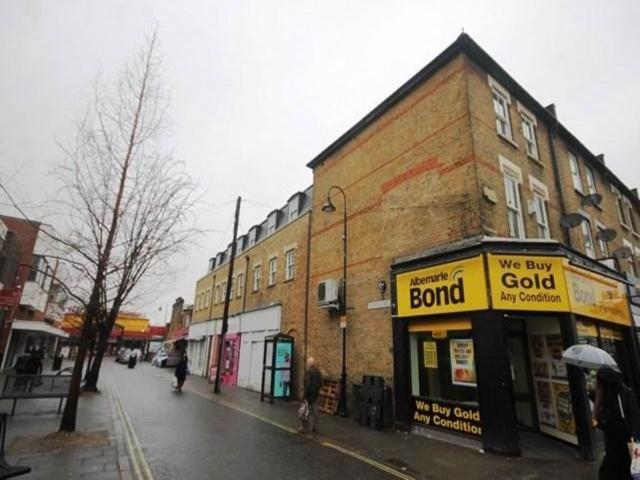 Myrtle Road, London E6, 2 bed flat to rent, £1,600 pcm | PrimeLocation