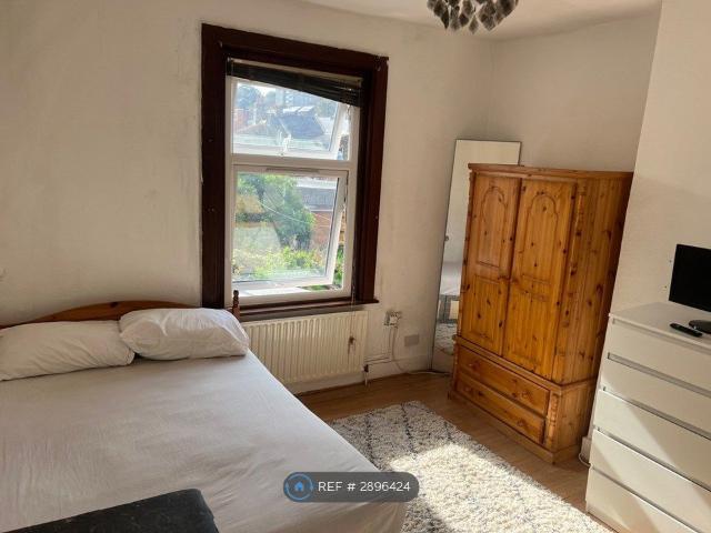Myrtledene Road, London SE2, Room to rent, £850 pcm | PrimeLocation